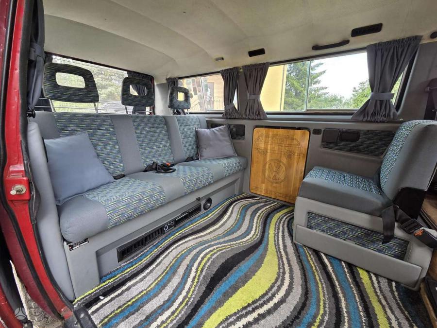 Sarkans Volkswagen Caravelle 1988 Klaipėda, ar dzinēja tilpumu 1.90 L un nobraukumu 293 tūkst. km par 19500 €, foto 13 vietnē AUTOMOTO.COM.LV