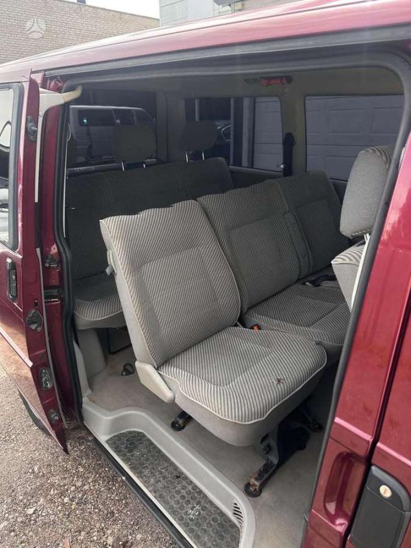 Red Volkswagen Caravelle 1997 in Alytus, with an engine capacity of 2.46 L and mileage of 260 thousand km for 6200 €, photo 5 on AUTOMOTO.COM.LV