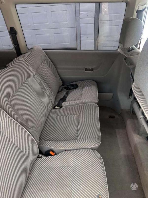 Red Volkswagen Caravelle 1997 in Alytus, with an engine capacity of 2.46 L and mileage of 260 thousand km for 6200 €, photo 6 on AUTOMOTO.COM.LV