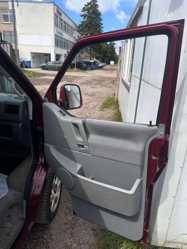 Red Volkswagen Caravelle 1997 in Alytus, with an engine capacity of 2.46 L and mileage of 260 thousand km for 6200 €, photo 7 on AUTOMOTO.COM.LV