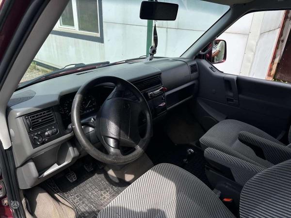 Red Volkswagen Caravelle 1997 in Alytus, with an engine capacity of 2.46 L and mileage of 260 thousand km for 6200 €, photo 9 on AUTOMOTO.COM.LV