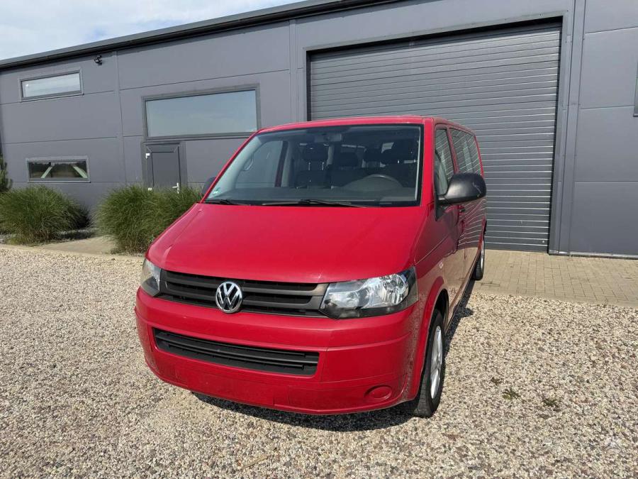 Red Volkswagen Caravelle 2014 in Kaunas, with an engine capacity of 1.97 L and mileage of 250 thousand km for 8400 €, photo 1 on AUTOMOTO.COM.LV