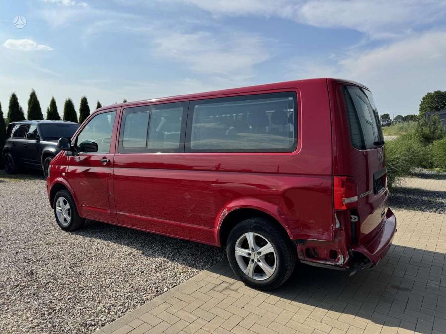 Red Volkswagen Caravelle 2014 in Kaunas, with an engine capacity of 1.97 L and mileage of 250 thousand km for 8400 €, photo 5 on AUTOMOTO.COM.LV