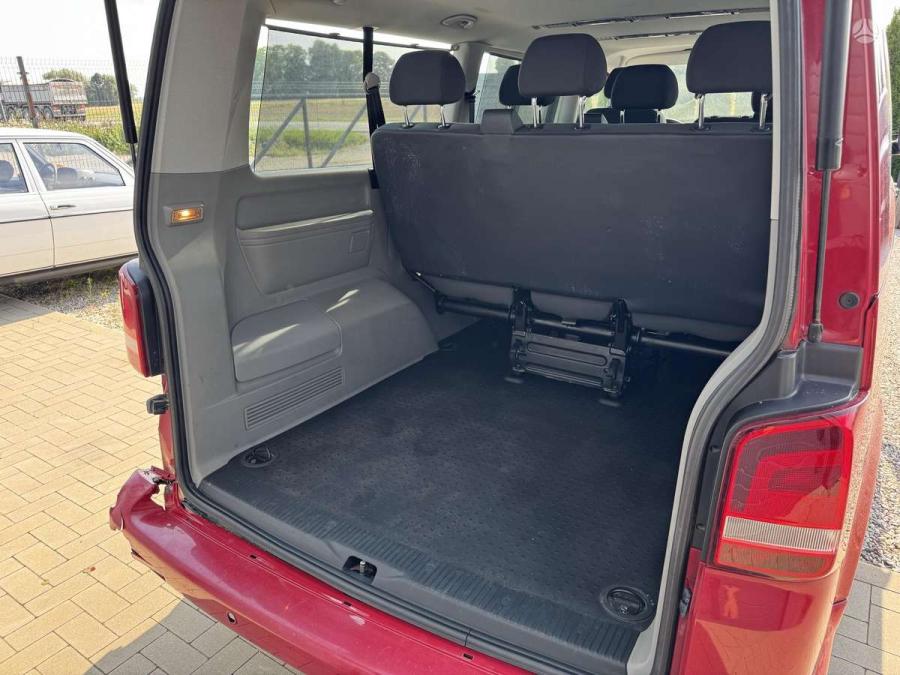 Red Volkswagen Caravelle 2014 in Kaunas, with an engine capacity of 1.97 L and mileage of 250 thousand km for 8400 €, photo 6 on AUTOMOTO.COM.LV