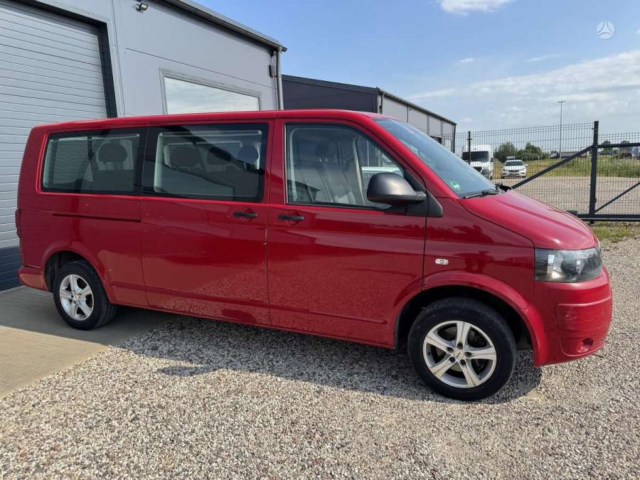 Red Volkswagen Caravelle 2014 in Kaunas, with an engine capacity of 1.97 L and mileage of 250 thousand km for 8400 €, photo 8 on AUTOMOTO.COM.LV