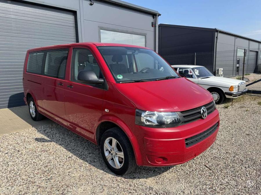 Red Volkswagen Caravelle 2014 in Kaunas, with an engine capacity of 1.97 L and mileage of 250 thousand km for 8400 €, photo 9 on AUTOMOTO.COM.LV
