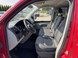 Red Volkswagen Caravelle 2014 in Kaunas, with an engine capacity of 1.97 L and mileage of 250 thousand km for 8400 €, photo 10 on AUTOMOTO.COM.LV