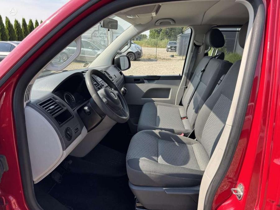 Red Volkswagen Caravelle 2014 in Kaunas, with an engine capacity of 1.97 L and mileage of 250 thousand km for 8400 €, photo 10 on AUTOMOTO.COM.LV