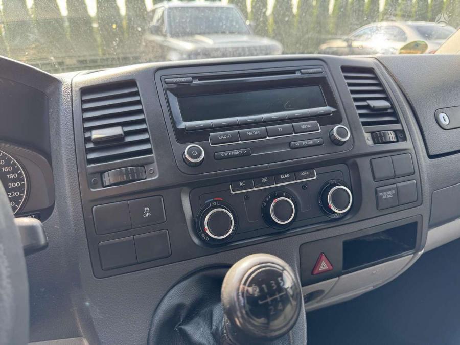 Red Volkswagen Caravelle 2014 in Kaunas, with an engine capacity of 1.97 L and mileage of 250 thousand km for 8400 €, photo 12 on AUTOMOTO.COM.LV