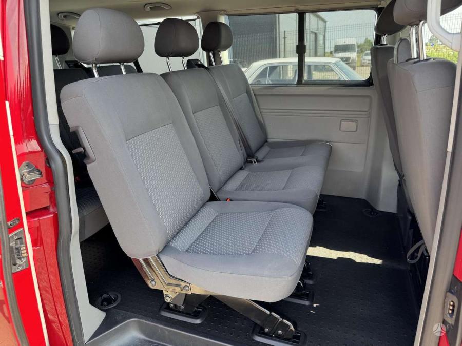 Red Volkswagen Caravelle 2014 in Kaunas, with an engine capacity of 1.97 L and mileage of 250 thousand km for 8400 €, photo 14 on AUTOMOTO.COM.LV