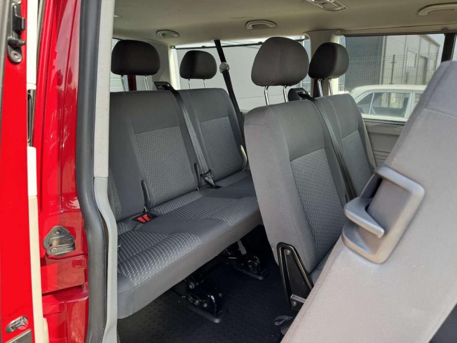 Red Volkswagen Caravelle 2014 in Kaunas, with an engine capacity of 1.97 L and mileage of 250 thousand km for 8400 €, photo 15 on AUTOMOTO.COM.LV