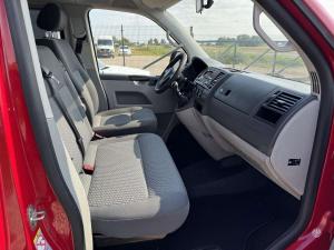 Red Volkswagen Caravelle 2014 in Kaunas, with an engine capacity of 1.97 L and mileage of 250 thousand km for 8400 €, photo 16 on AUTOMOTO.COM.LV