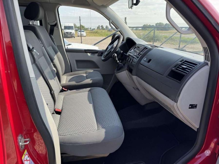 Red Volkswagen Caravelle 2014 in Kaunas, with an engine capacity of 1.97 L and mileage of 250 thousand km for 8400 €, photo 16 on AUTOMOTO.COM.LV