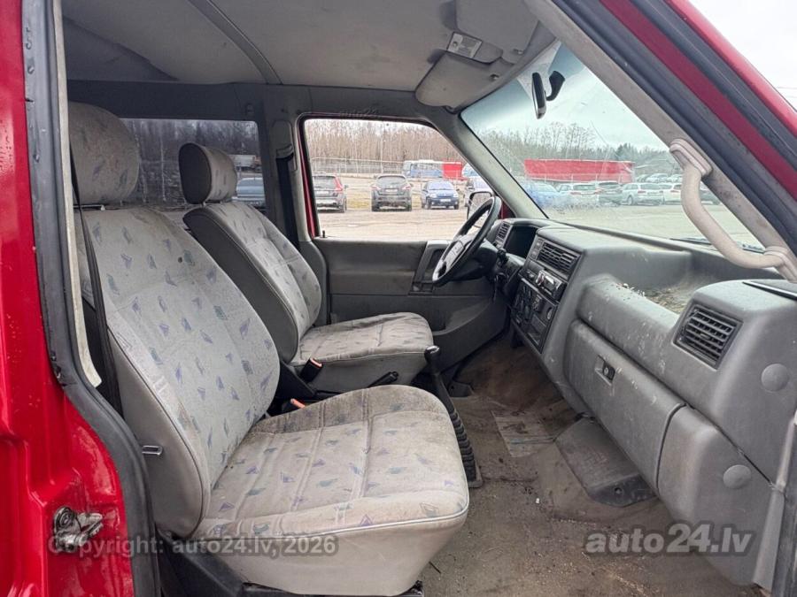 Sarkans Volkswagen Caravelle 1998 Rapla, ar dzinēja tilpumu 2.50 L un nobraukumu 0 tūkst. km par 1800 €, foto 10 vietnē AUTOMOTO.COM.LV