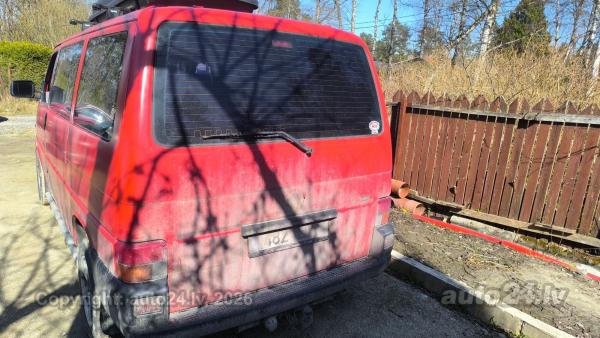 Red Volkswagen Caravelle 2000 in Tallinn, with an engine capacity of 2.50 L and mileage of 0 thousand km for 3000 €, photo 4 on AUTOMOTO.COM.LV