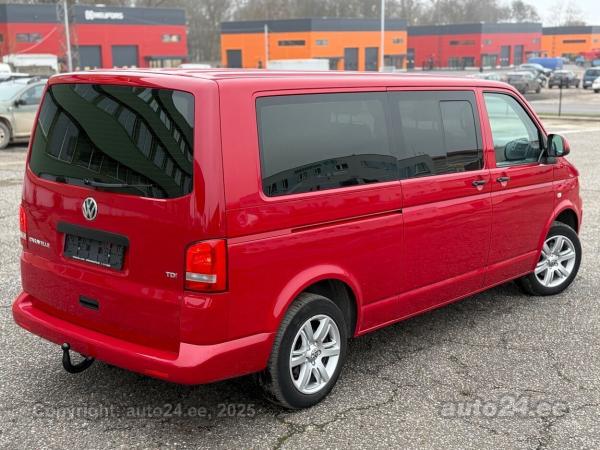 Sarkans Volkswagen Caravelle 2010 Tartu, ar dzinēja tilpumu 2.00 L un nobraukumu 267 tūkst. km par 11499 €, foto 4 vietnē AUTOMOTO.COM.LV