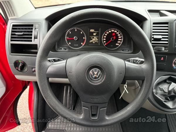 Sarkans Volkswagen Caravelle 2010 Tartu, ar dzinēja tilpumu 2.00 L un nobraukumu 267 tūkst. km par 11499 €, foto 6 vietnē AUTOMOTO.COM.LV