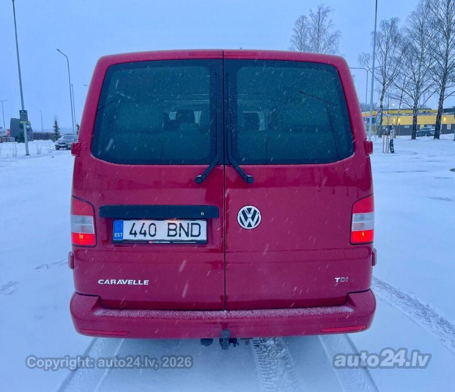 Sarkans Volkswagen Caravelle 2015 Tallina, ar dzinēja tilpumu 2.00 L un nobraukumu 262 tūkst. km par 13990 €, foto 6 vietnē AUTOMOTO.COM.LV