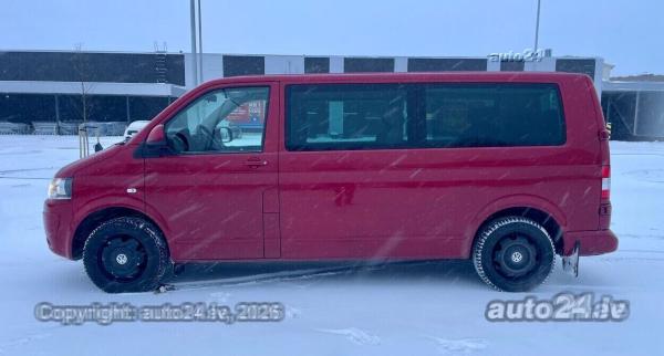 Sarkans Volkswagen Caravelle 2015 Tallina, ar dzinēja tilpumu 2.00 L un nobraukumu 262 tūkst. km par 13900 €, foto 6 vietnē AUTOMOTO.COM.LV
