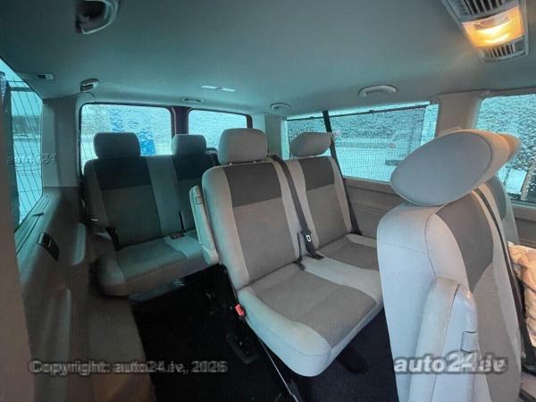 Sarkans Volkswagen Caravelle 2015 Tallina, ar dzinēja tilpumu 2.00 L un nobraukumu 262 tūkst. km par 13900 €, foto 9 vietnē AUTOMOTO.COM.LV