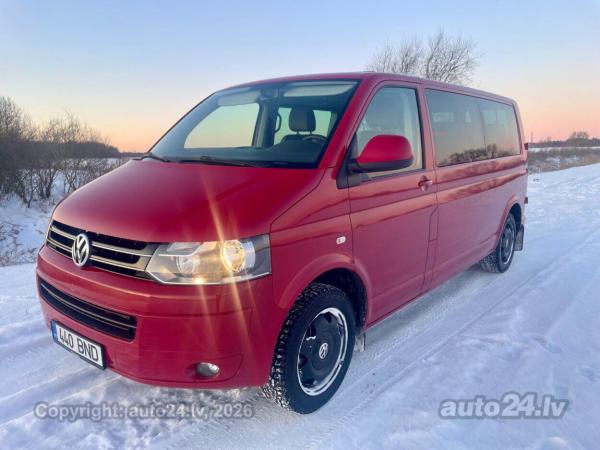 Red Volkswagen Caravelle 2015 in Tallinn, with an engine capacity of 2.00 L and mileage of 263 thousand km for 13500 €, photo 1 on AUTOMOTO.COM.LV