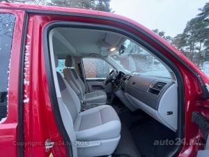 Red Volkswagen Caravelle 2015 in Tallinn, with an engine capacity of 2.00 L and mileage of 263 thousand km for 13500 €, photo 10 on AUTOMOTO.COM.LV
