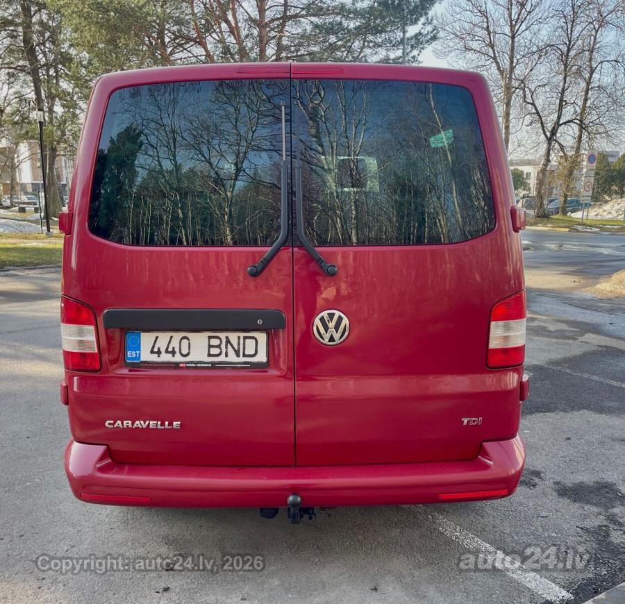 Sarkans Volkswagen Caravelle 2015 Tallina, ar dzinēja tilpumu 2.00 L un nobraukumu 265 tūkst. km par 12900 €, foto 5 vietnē AUTOMOTO.COM.LV