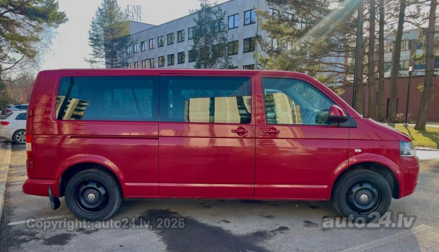 Sarkans Volkswagen Caravelle 2015 Tallina, ar dzinēja tilpumu 2.00 L un nobraukumu 265 tūkst. km par 12900 €, foto 7 vietnē AUTOMOTO.COM.LV