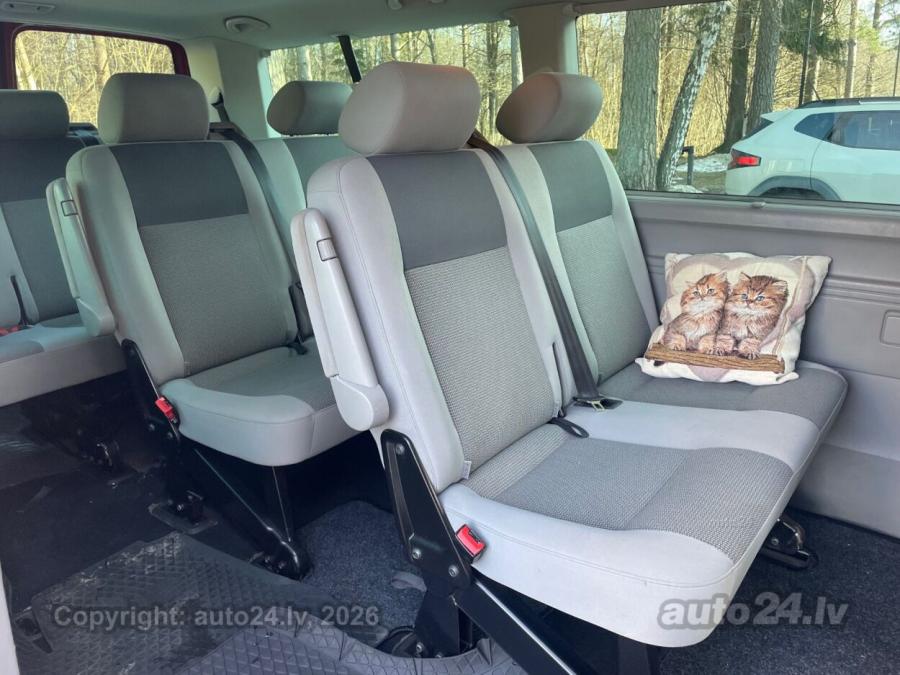 Sarkans Volkswagen Caravelle 2015 Tallina, ar dzinēja tilpumu 2.00 L un nobraukumu 265 tūkst. km par 12900 €, foto 14 vietnē AUTOMOTO.COM.LV
