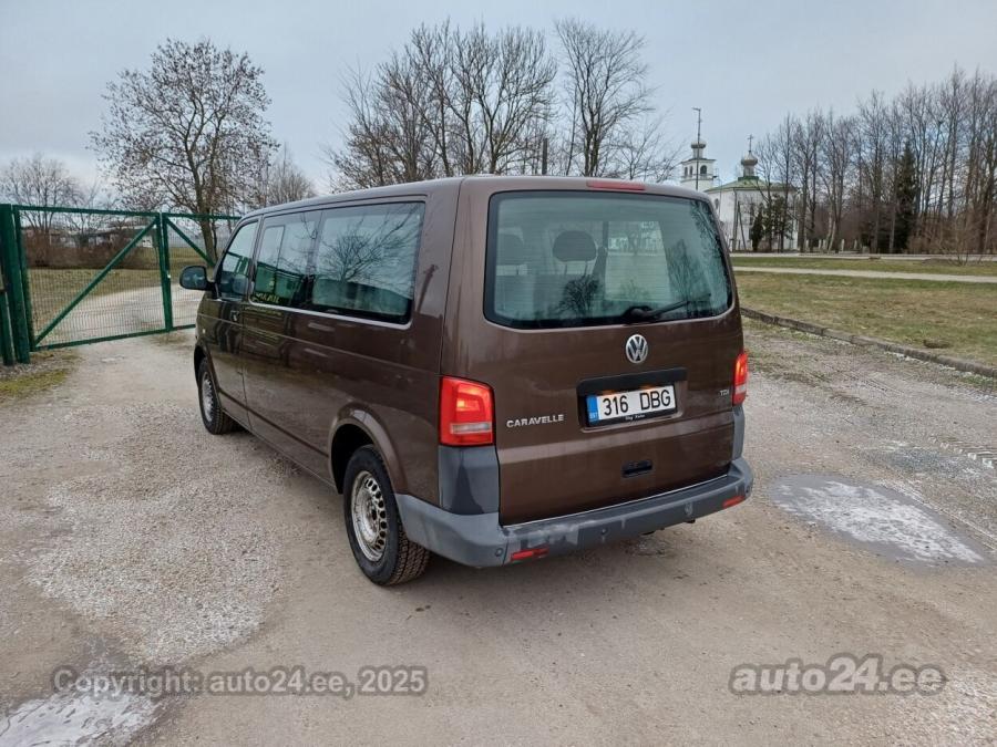 Volkswagen Caravelle 2010 in Tallinn, with an engine capacity of 2.00 L and mileage of 281 thousand km for 9750 €, photo 3 on AUTOMOTO.COM.LV