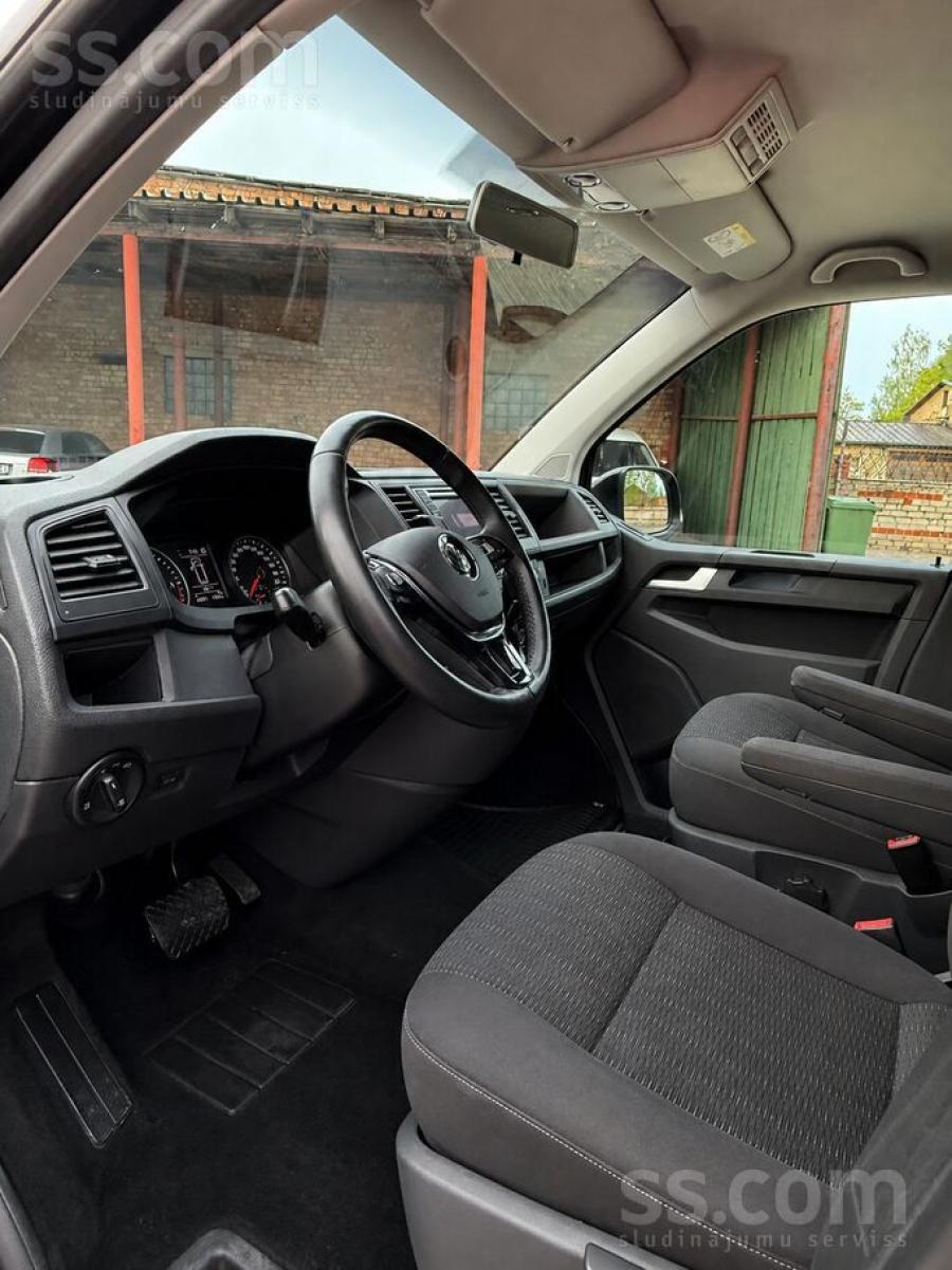 Violets Volkswagen Caravelle 2017 Jelgava, ar dzinēja tilpumu 2.00 L un nobraukumu 56 tūkst. km par 25900 €, foto 12 vietnē AUTOMOTO.COM.LV