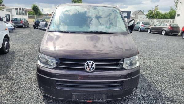 Violet Volkswagen Caravelle 2012 in Telschi, with an engine capacity of 1.97 L and mileage of 279 thousand km for 10250 €, photo 1 on AUTOMOTO.COM.LV
