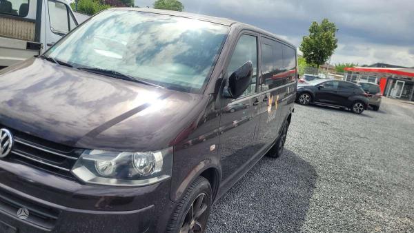 Violet Volkswagen Caravelle 2012 in Telschi, with an engine capacity of 1.97 L and mileage of 279 thousand km for 10250 €, photo 3 on AUTOMOTO.COM.LV