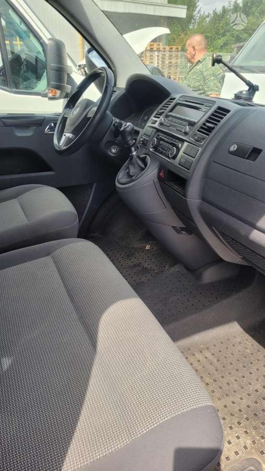 Violet Volkswagen Caravelle 2012 in Telschi, with an engine capacity of 1.97 L and mileage of 279 thousand km for 10250 €, photo 11 on AUTOMOTO.COM.LV