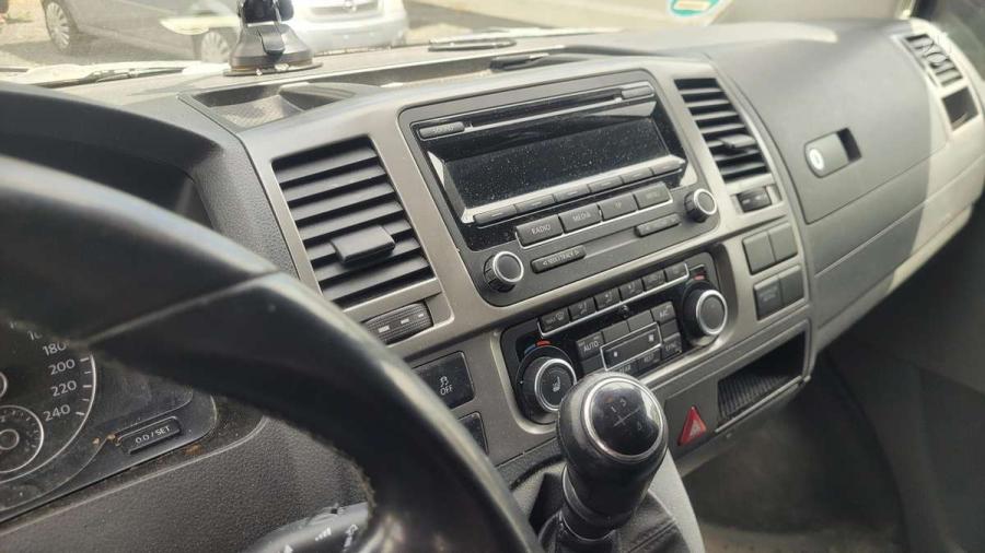 Violet Volkswagen Caravelle 2012 in Telschi, with an engine capacity of 1.97 L and mileage of 279 thousand km for 10250 €, photo 15 on AUTOMOTO.COM.LV