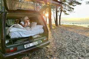 Violets Volkswagen Caravelle 1988 Tallina, ar dzinēja tilpumu 1.90 L un nobraukumu 270 tūkst. km par 7900 €, foto 3 vietnē AUTOMOTO.COM.LV