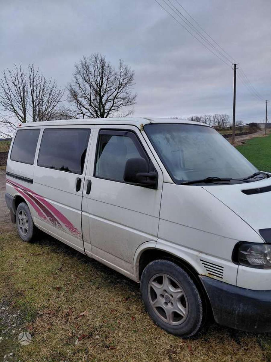 White Volkswagen Caravelle 2002 in Panevezys, with an engine capacity of 2.50 L and mileage of 550 thousand km for 2500 €, photo 2 on AUTOMOTO.COM.LV