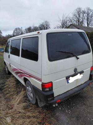 White Volkswagen Caravelle 2002 in Panevezys, with an engine capacity of 2.50 L and mileage of 550 thousand km for 2500 €, photo 3 on AUTOMOTO.COM.LV