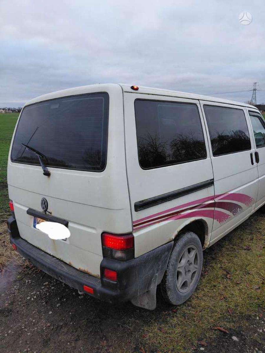 White Volkswagen Caravelle 2002 in Panevezys, with an engine capacity of 2.50 L and mileage of 550 thousand km for 2500 €, photo 4 on AUTOMOTO.COM.LV