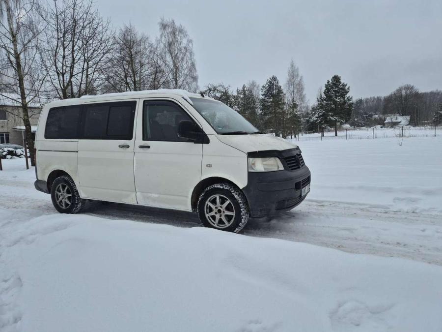 White Volkswagen Caravelle 2006 in Vilnius, with an engine capacity of 1.86 L and mileage of 23 thousand km for 3500 €, photo 3 on AUTOMOTO.COM.LV
