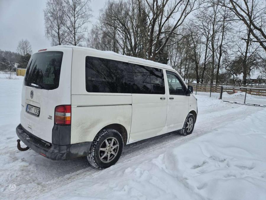 White Volkswagen Caravelle 2006 in Vilnius, with an engine capacity of 1.86 L and mileage of 23 thousand km for 3500 €, photo 5 on AUTOMOTO.COM.LV