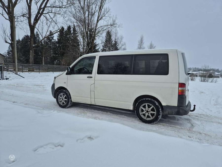 White Volkswagen Caravelle 2006 in Vilnius, with an engine capacity of 1.86 L and mileage of 23 thousand km for 3500 €, photo 7 on AUTOMOTO.COM.LV