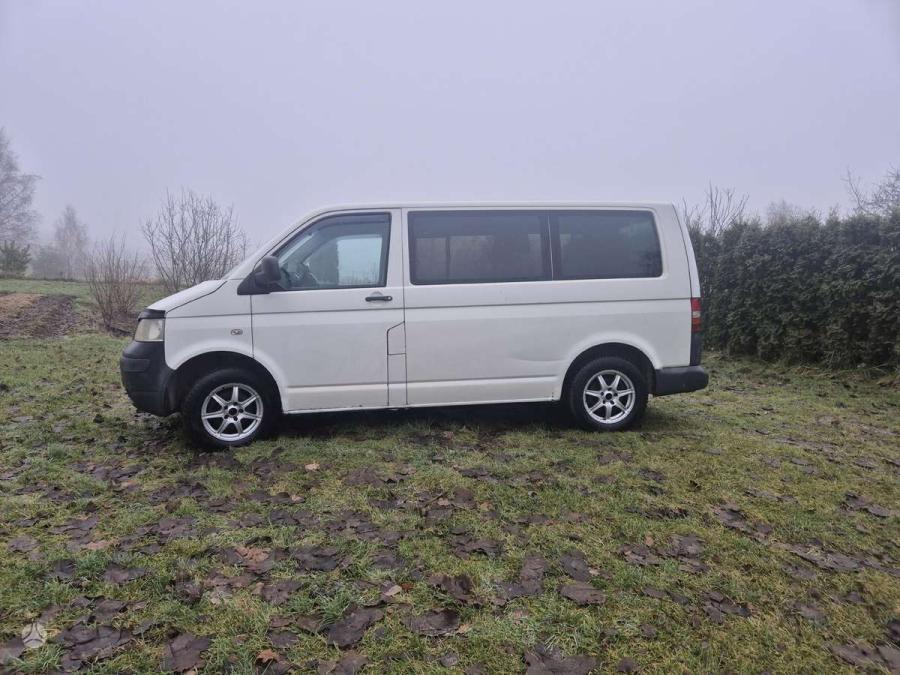 Balts Volkswagen Caravelle 2007 Viļņa, ar dzinēja tilpumu 1.90 L un nobraukumu 321 tūkst. km par 3350 €, foto 2 vietnē AUTOMOTO.COM.LV
