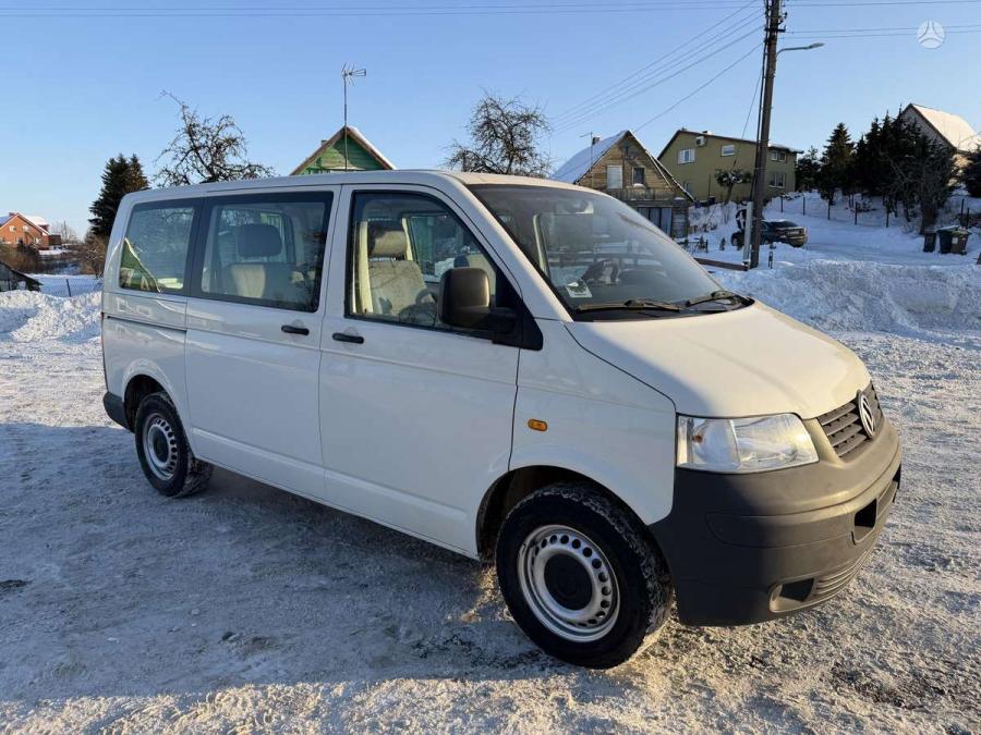 Balts Volkswagen Caravelle 2007 Skaudvilė, ar dzinēja tilpumu 2.56 L un nobraukumu 382 tūkst. km par 5900 €, foto 1 vietnē AUTOMOTO.COM.LV