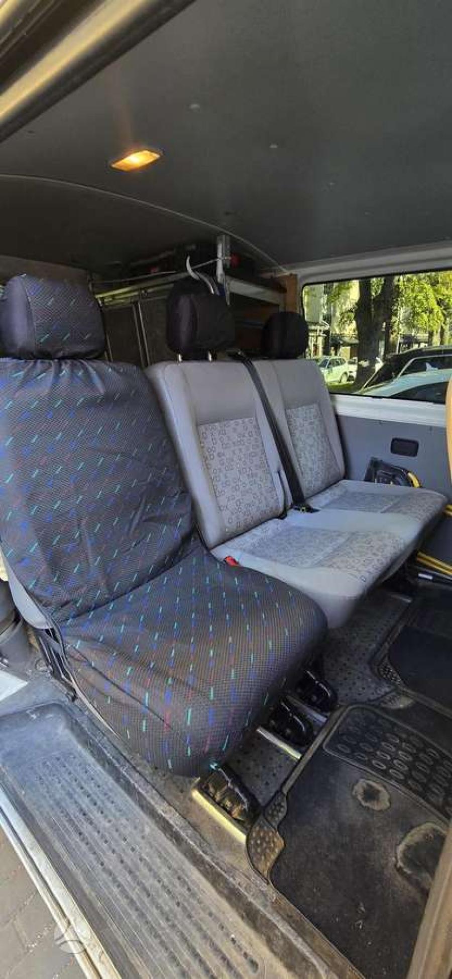 Balts Volkswagen Caravelle 2007 Viļņa, ar dzinēja tilpumu 2.46 L un nobraukumu 328 tūkst. km par 3800 €, foto 8 vietnē AUTOMOTO.COM.LV