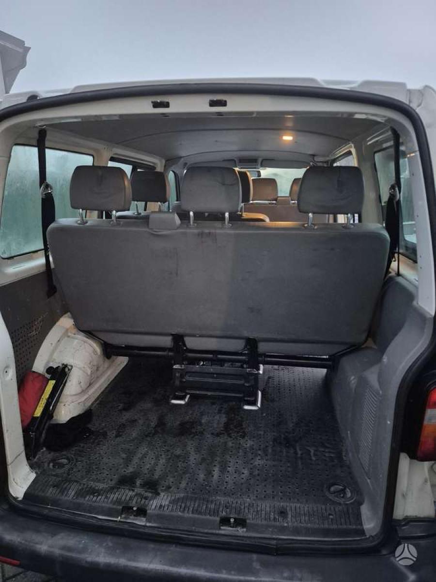 Balts Volkswagen Caravelle 2008 Viļņa, ar dzinēja tilpumu 2.46 L un nobraukumu 275 tūkst. km par 6300 €, foto 12 vietnē AUTOMOTO.COM.LV