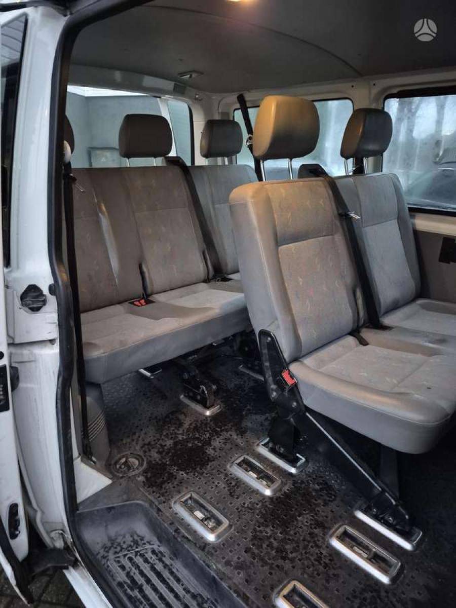 Balts Volkswagen Caravelle 2008 Viļņa, ar dzinēja tilpumu 2.46 L un nobraukumu 275 tūkst. km par 6300 €, foto 13 vietnē AUTOMOTO.COM.LV