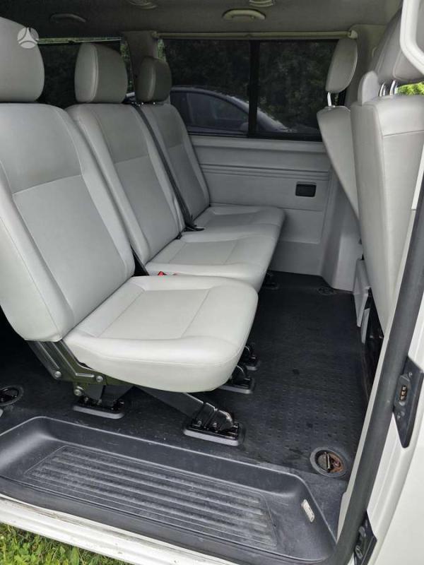 Balts Volkswagen Caravelle 2010 Kauņa, ar dzinēja tilpumu 1.97 L un nobraukumu 397 tūkst. km par 10000 €, foto 7 vietnē AUTOMOTO.COM.LV