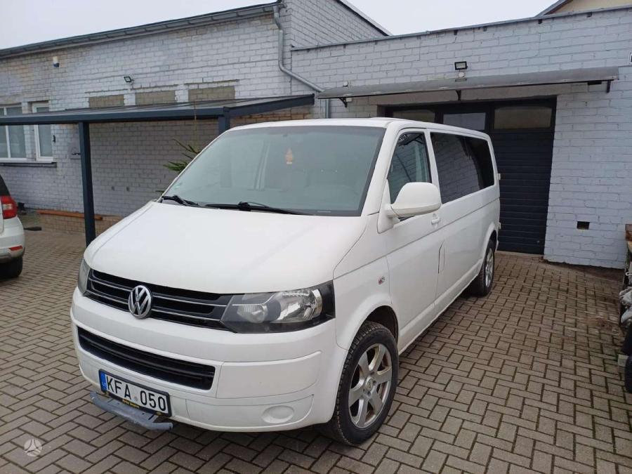 White Volkswagen Caravelle 2013 in Jonava, with an engine capacity of 1.97 L and mileage of 392 thousand km for 10800 €, photo 1 on AUTOMOTO.COM.LV