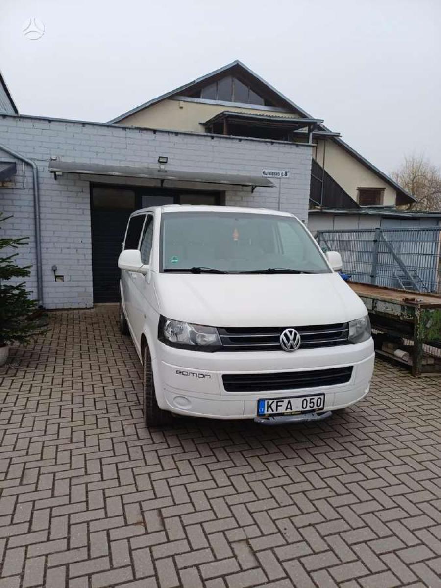White Volkswagen Caravelle 2013 in Jonava, with an engine capacity of 1.97 L and mileage of 392 thousand km for 10800 €, photo 3 on AUTOMOTO.COM.LV